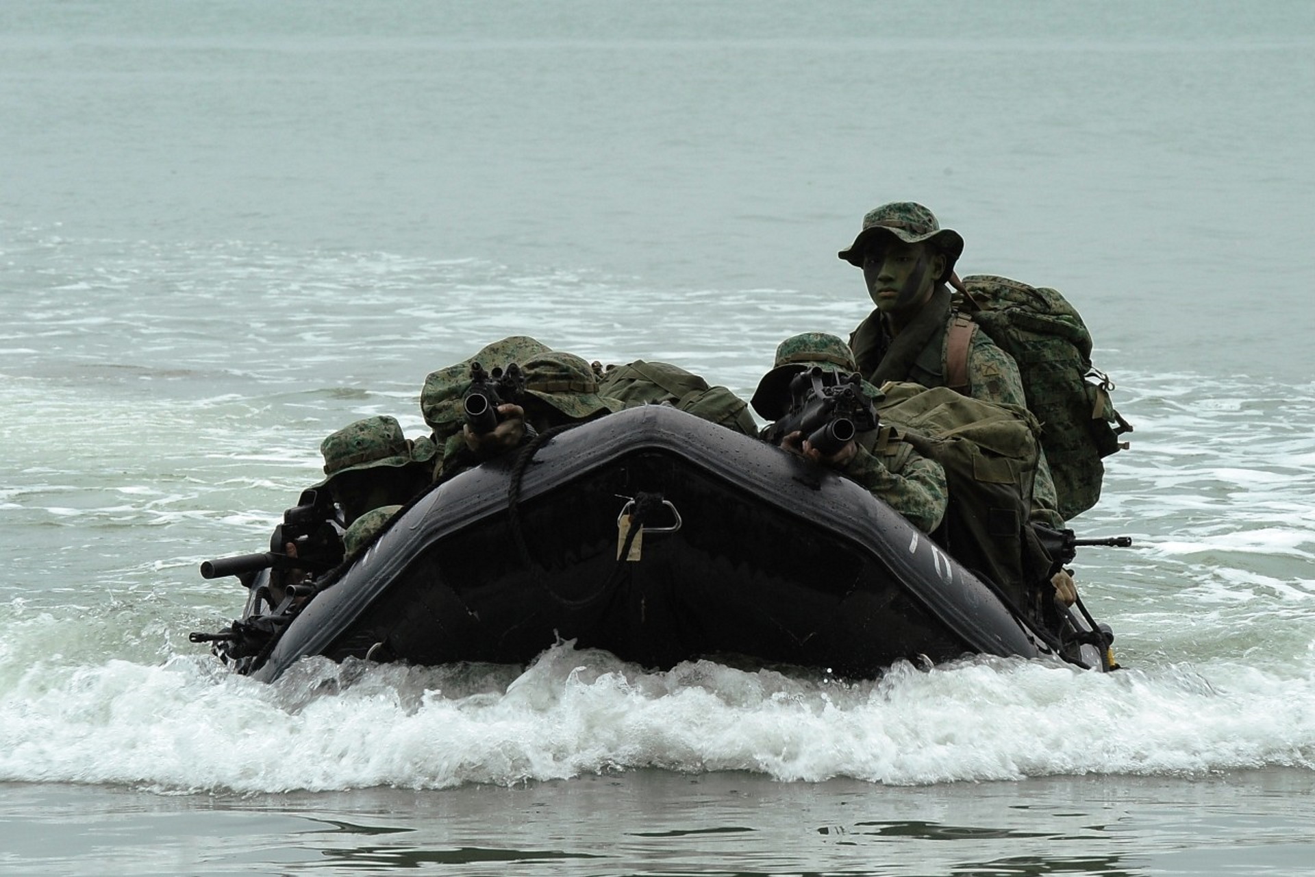 LATIHAN KOMANDO MENGUBAH HIDUPNYA